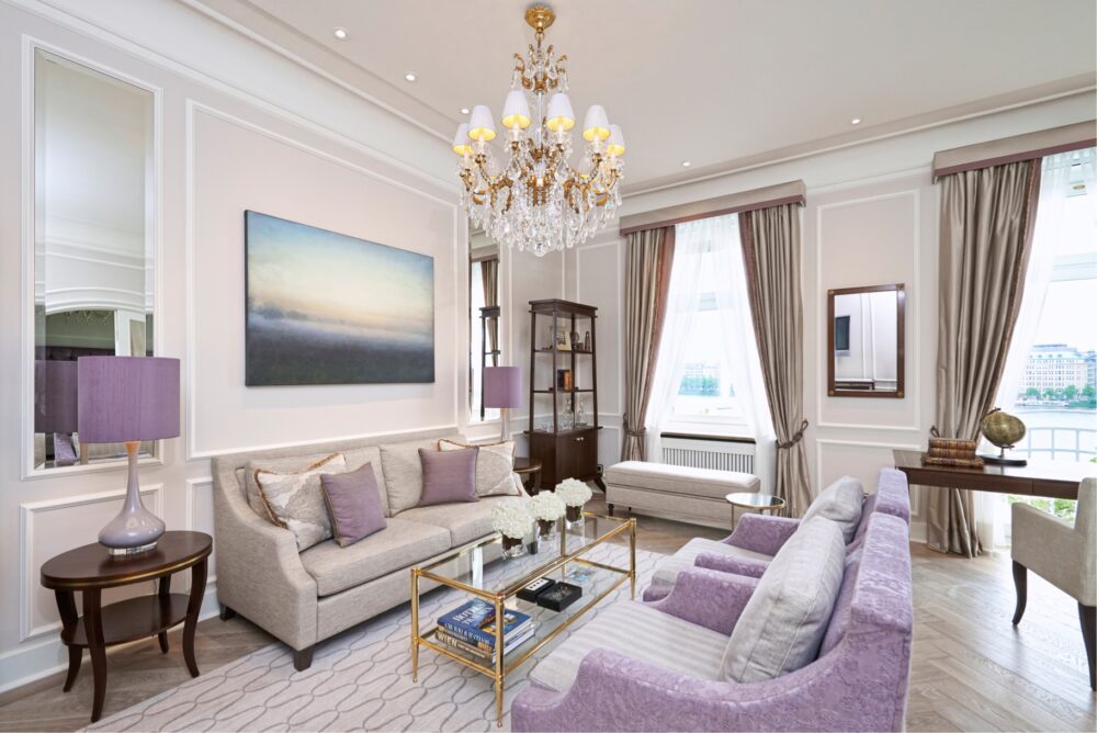 HOTEL VIER JAHRESZEITEN – Thelightcouture